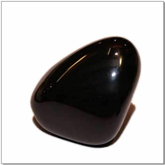 Caractéristiques et bienfaits de la pierre fine Onyx en lithothérapie